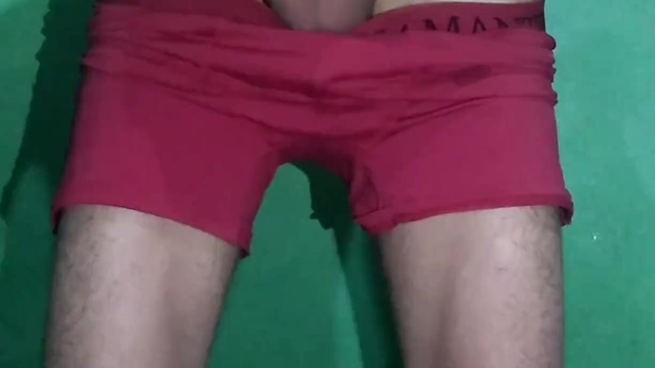 Peludinho Tirando A Cueca Vermelha E Mostrando Tudo Video Porno